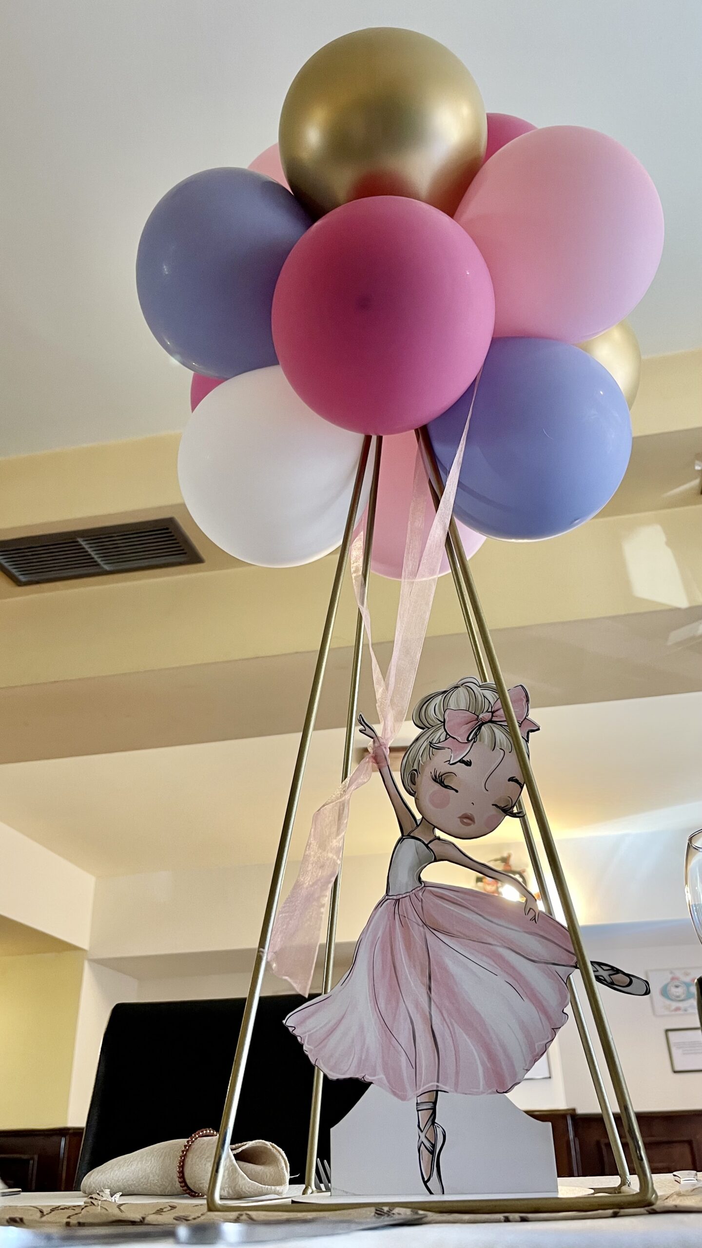Aranjament masa cu balerina – Fabrica de Zambete Colorate